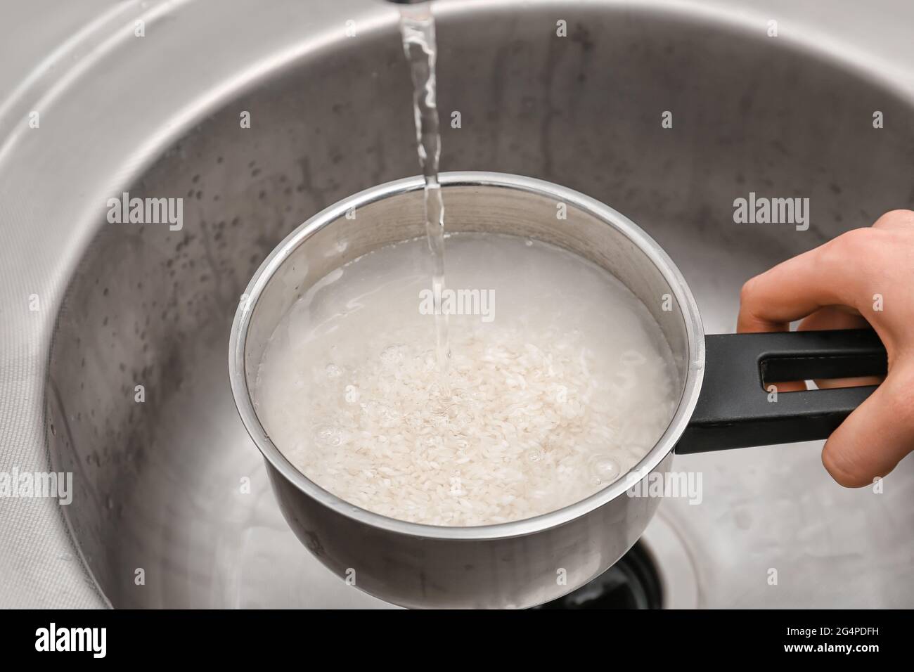Rinsing rice grains hi-res stock photography and images - Alamy