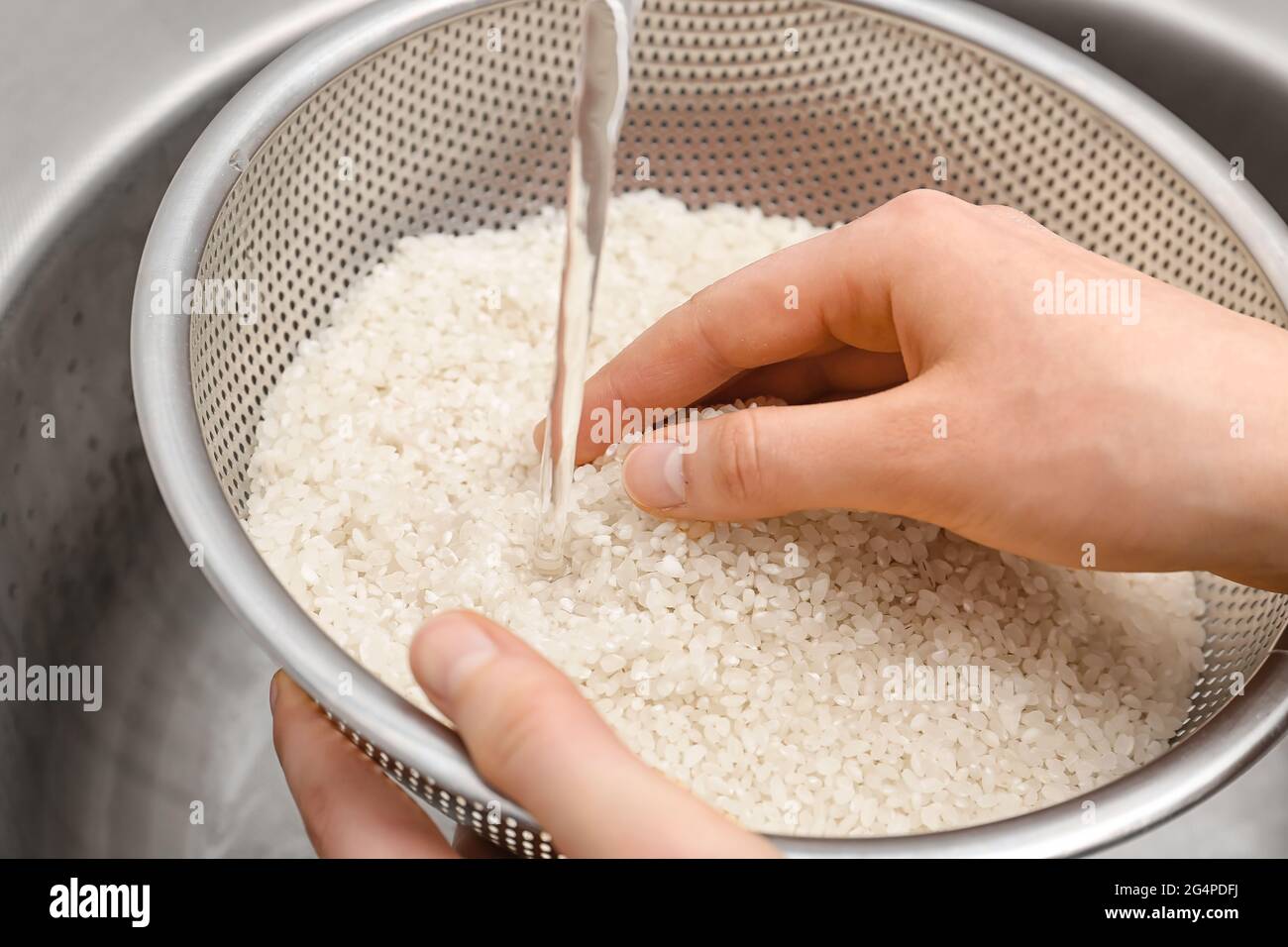 Rinsing rice hi-res stock photography and images - Alamy