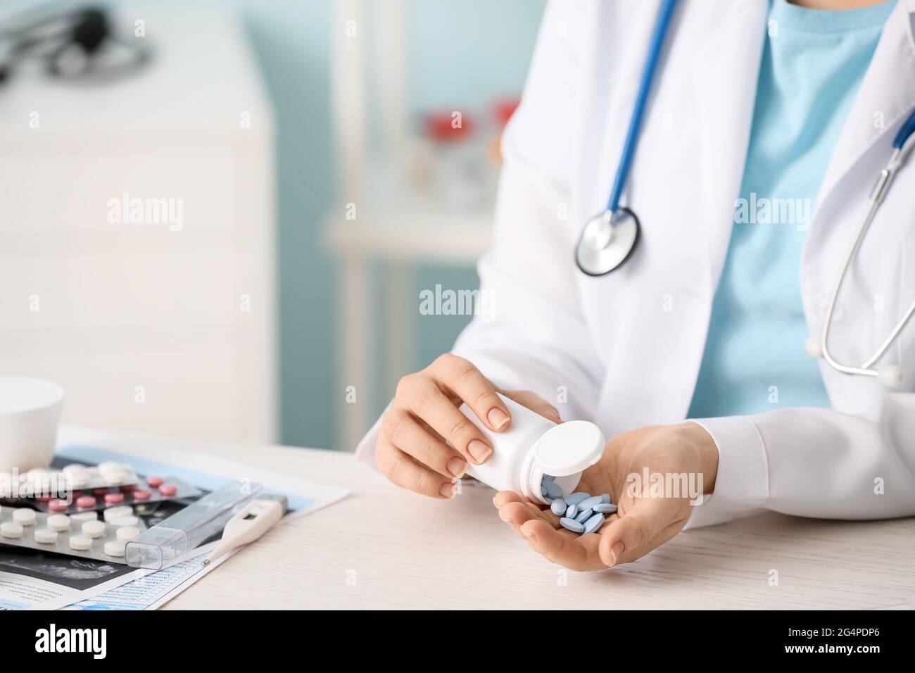 Female doctor with pills in clinic Stock Photo - Alamy