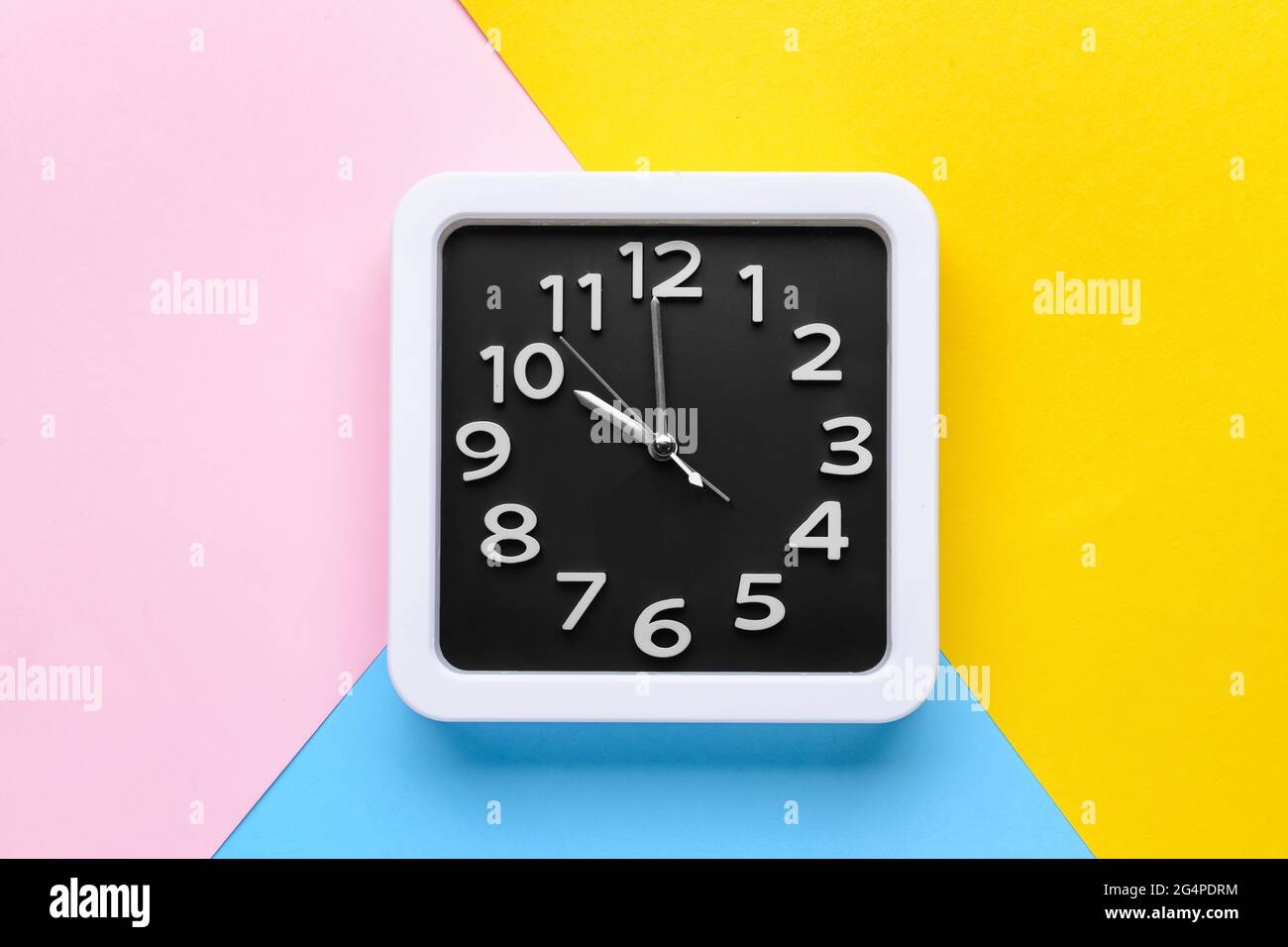 Yellow quartz wall clock hi-res stock photography and images - Alamy
