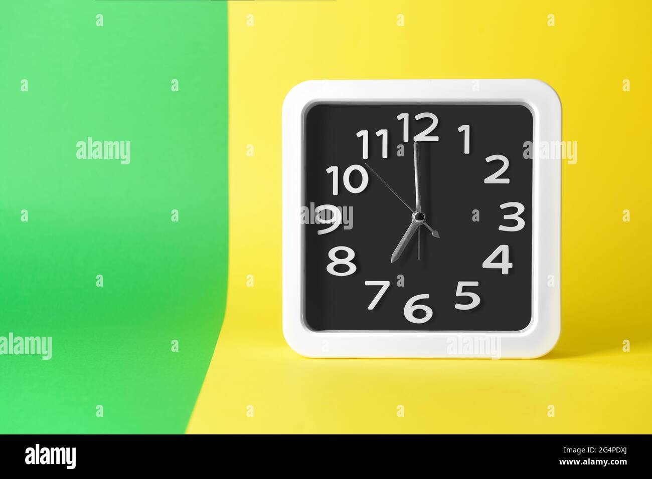 Yellow quartz wall clock hi-res stock photography and images - Alamy