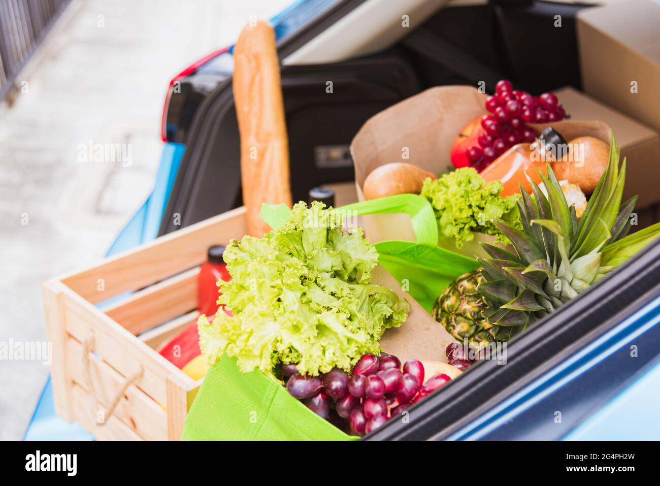 Fruit vegetable delivery van in hi-res stock photography and images - Alamy
