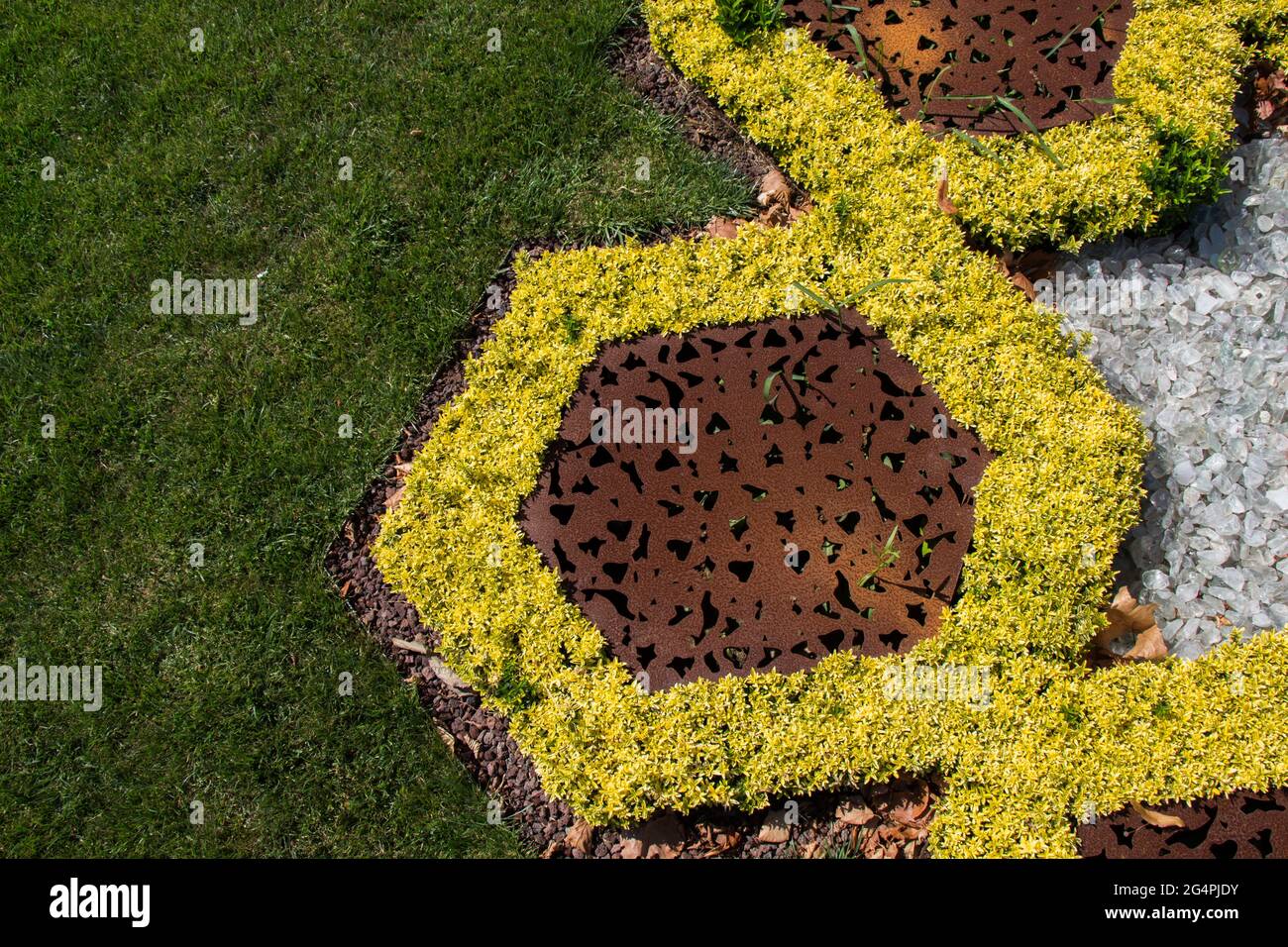 Diamond shape lawn hi-res stock photography and images - Alamy