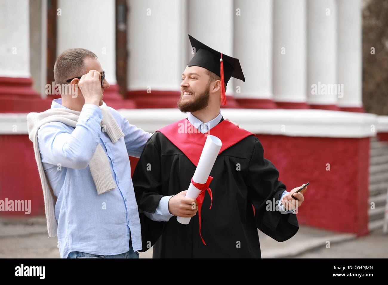 Happy young man with his father on graduation day Stock Photo - Alamy