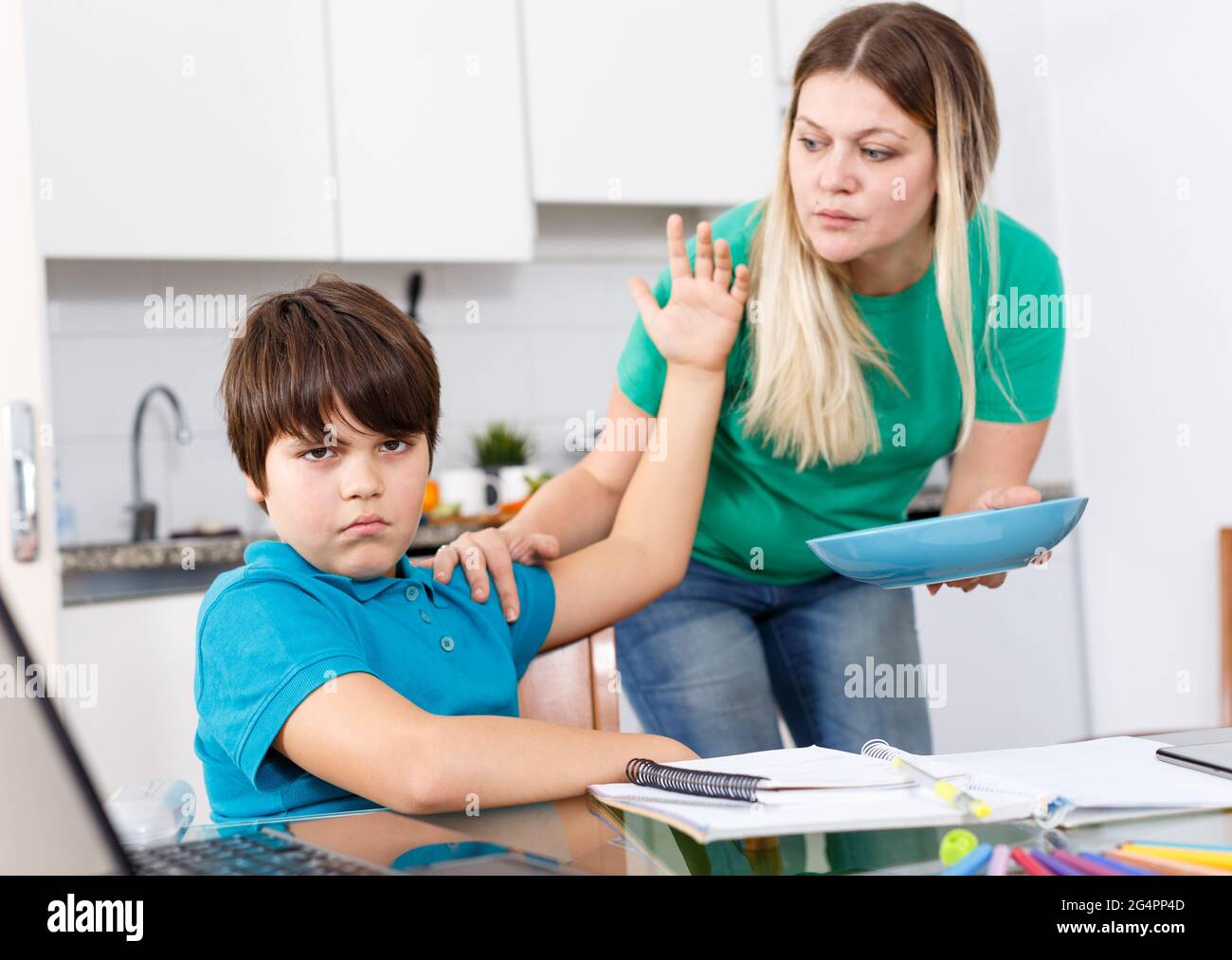 Family dinner table angry hi-res stock photography and images - Alamy