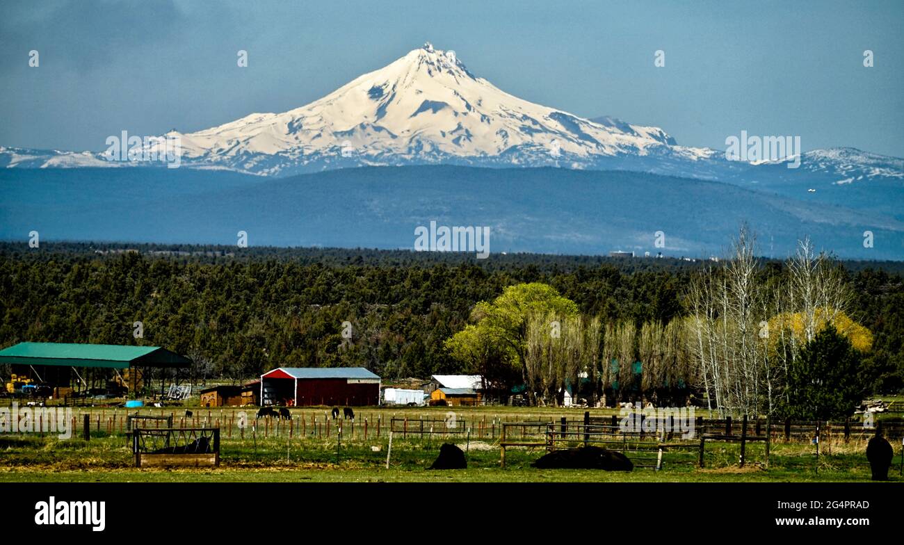 Cascade volcanoes hi-res stock photography and images - Alamy