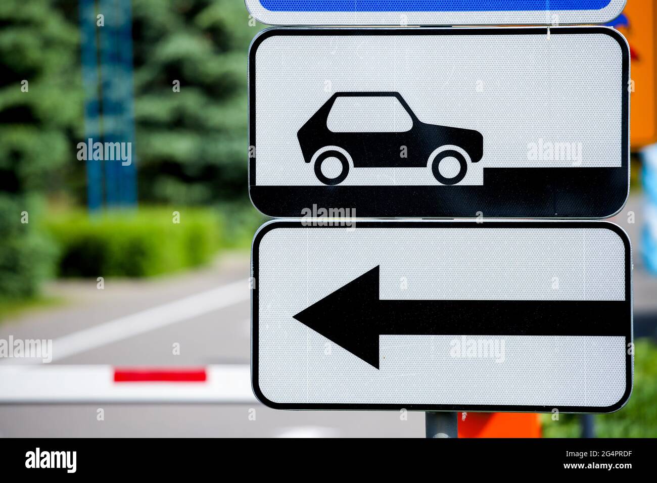 Road sign parking for cars and an arrow of the direction of movement on ...