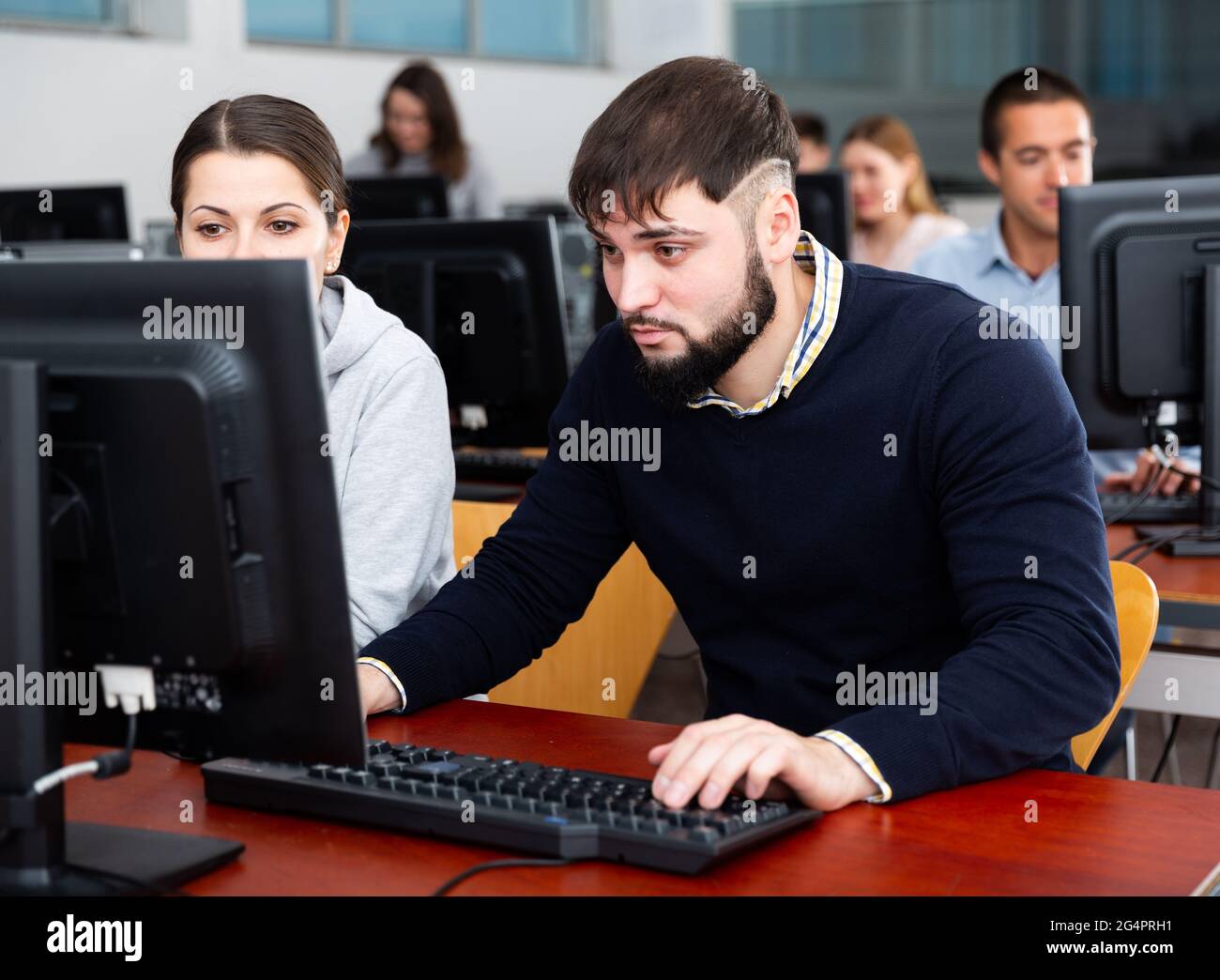 Group students computer study hi-res stock photography and images - Alamy