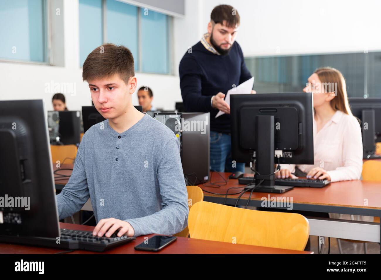 Computer science lesson in university class Stock Photo - Alamy