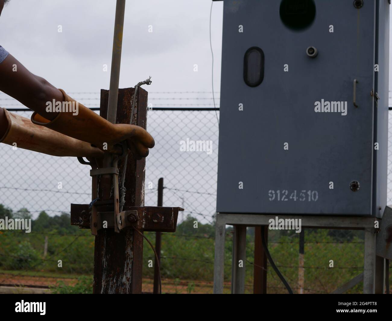 Electric field meter hi-res stock photography and images - Alamy