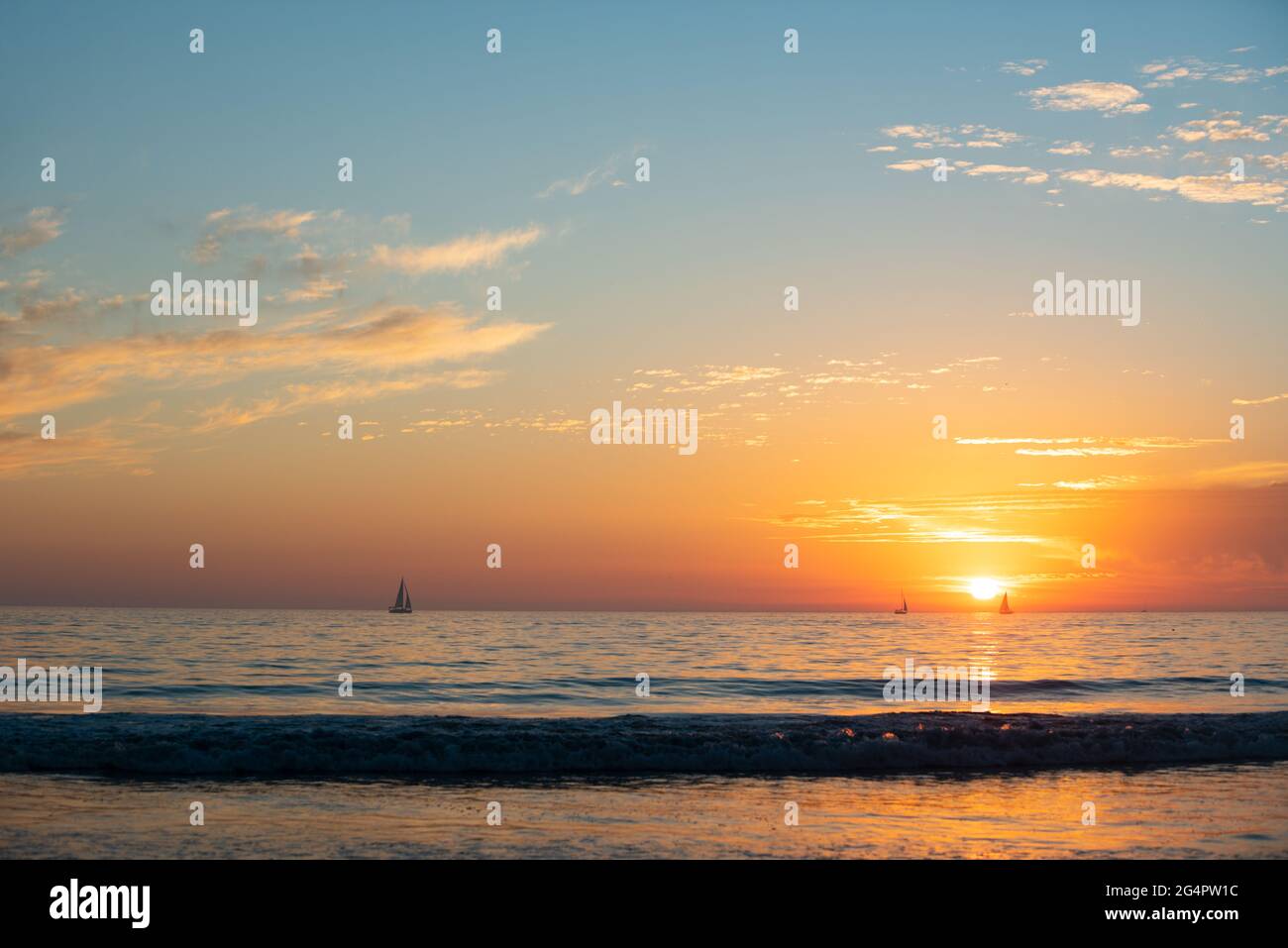 Panoramic view of sunset over ocean. Beautiful serene scene. Sea sky ...