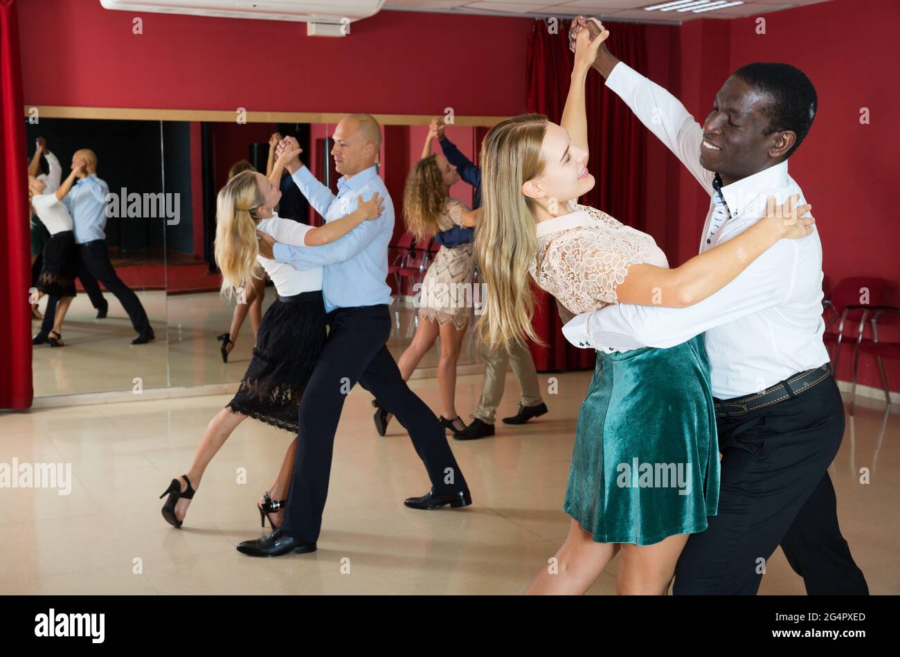 People dancing slow ballroom dances in pairs Stock Photo - Alamy