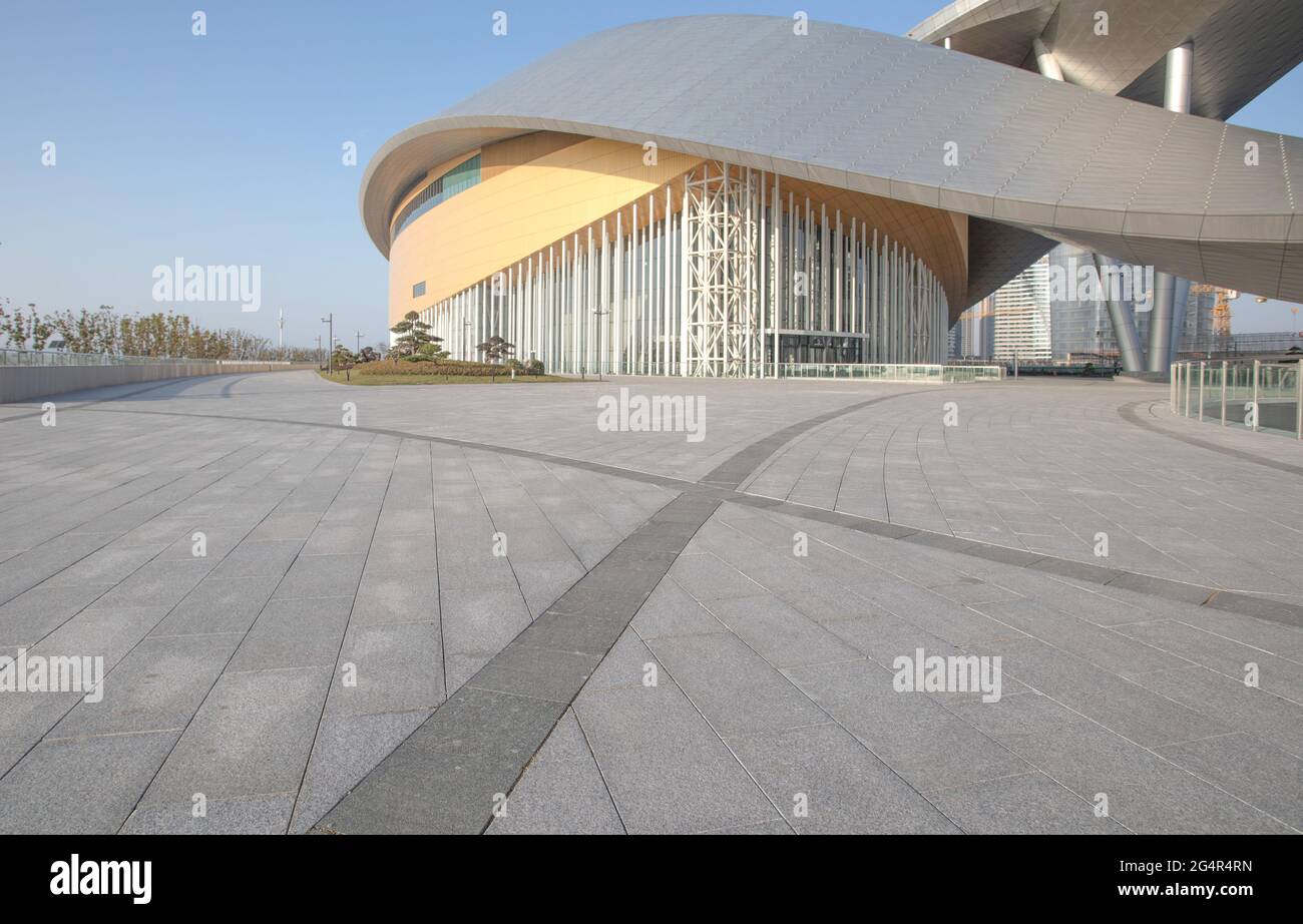 Parabola office building hi-res stock photography and images - Alamy