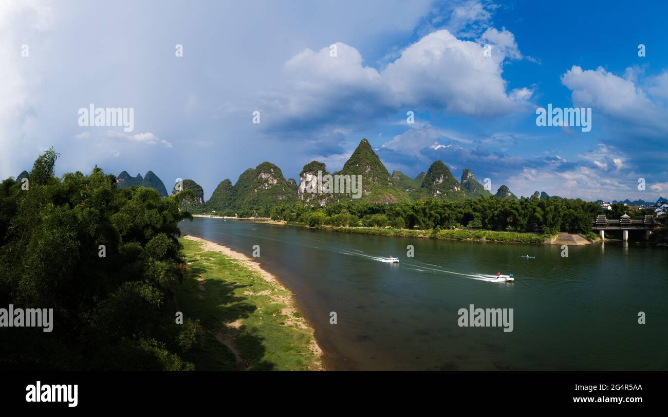 The li river boat Stock Photo - Alamy