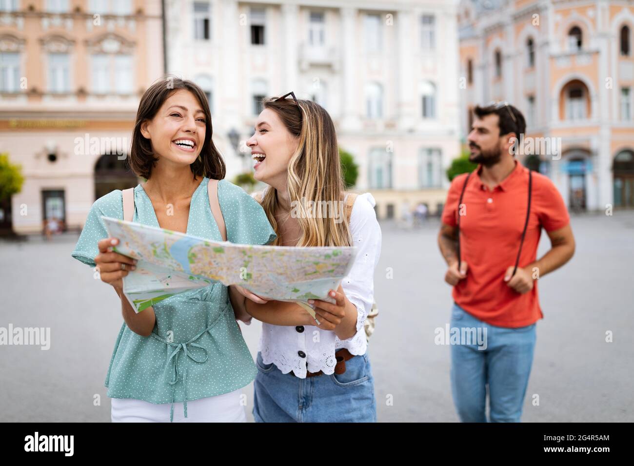 Happy friends enjoying sightseeing tour in the city Stock Photo - Alamy