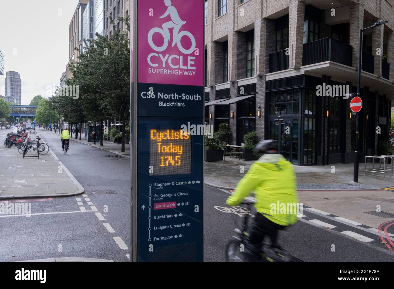 Cyclists rides on cycle superhighway hi-res stock photography and ...