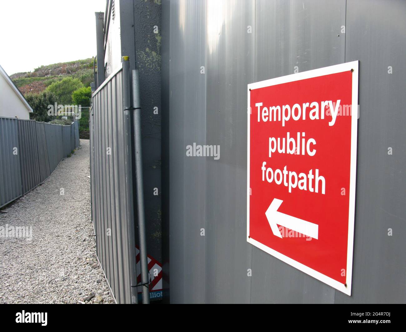 Temporary public footpath sign hi-res stock photography and images - Alamy