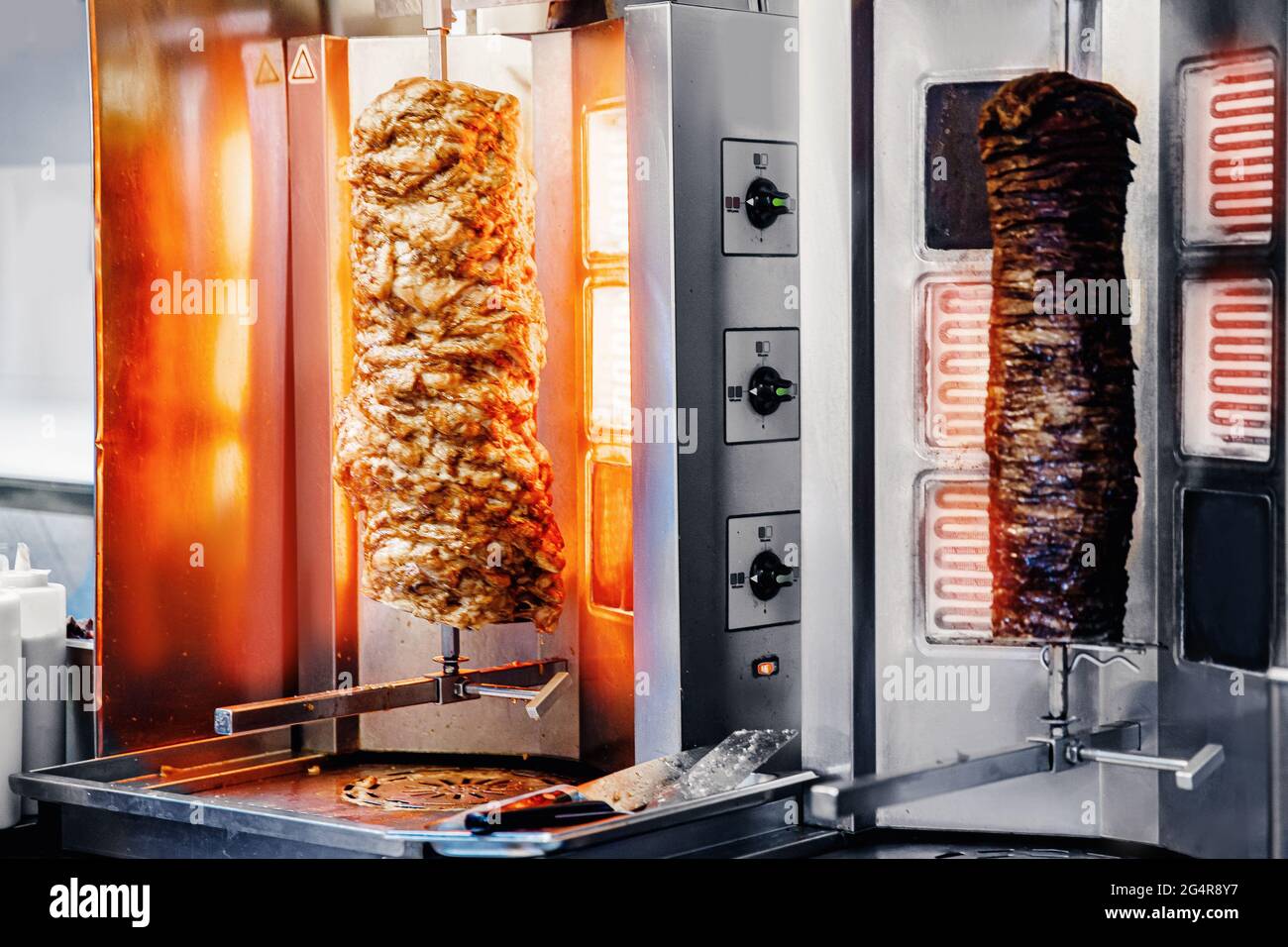 Fresh Turkish shawarma kebab, meat cooked on an electric skewer Stock ...