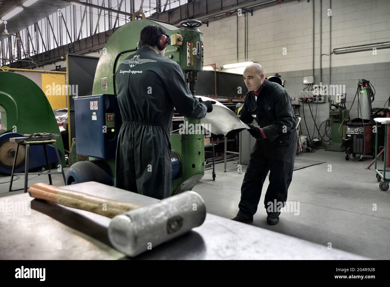 Car design studio hi-res stock photography and images - Alamy