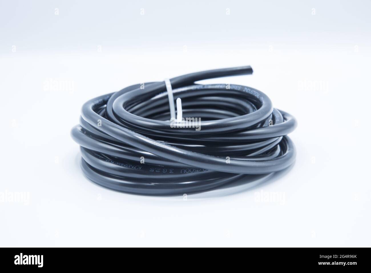 Bundle of wires hi-res stock photography and images - Alamy