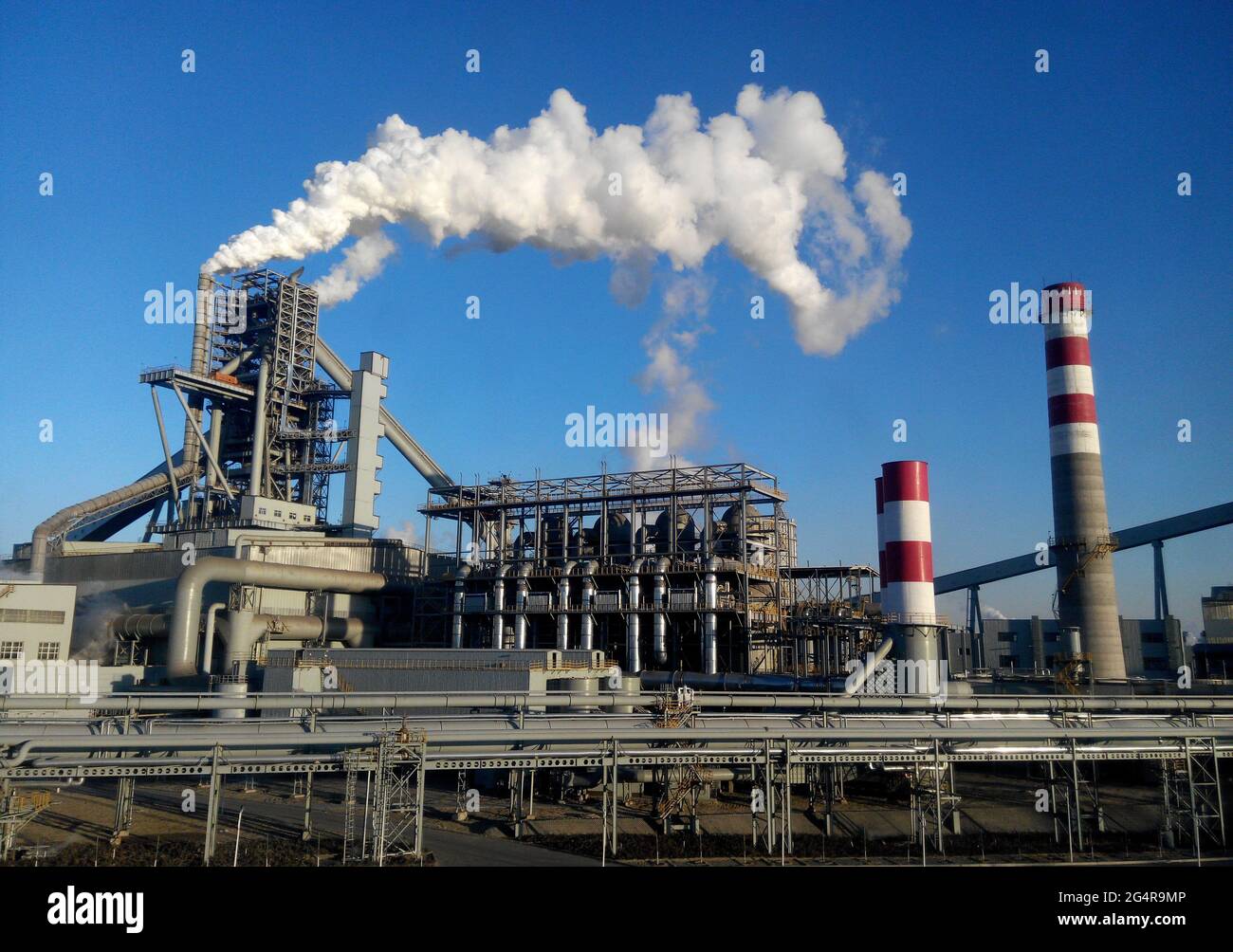 5000 cubic meters of blast furnace hi-res stock photography and images ...