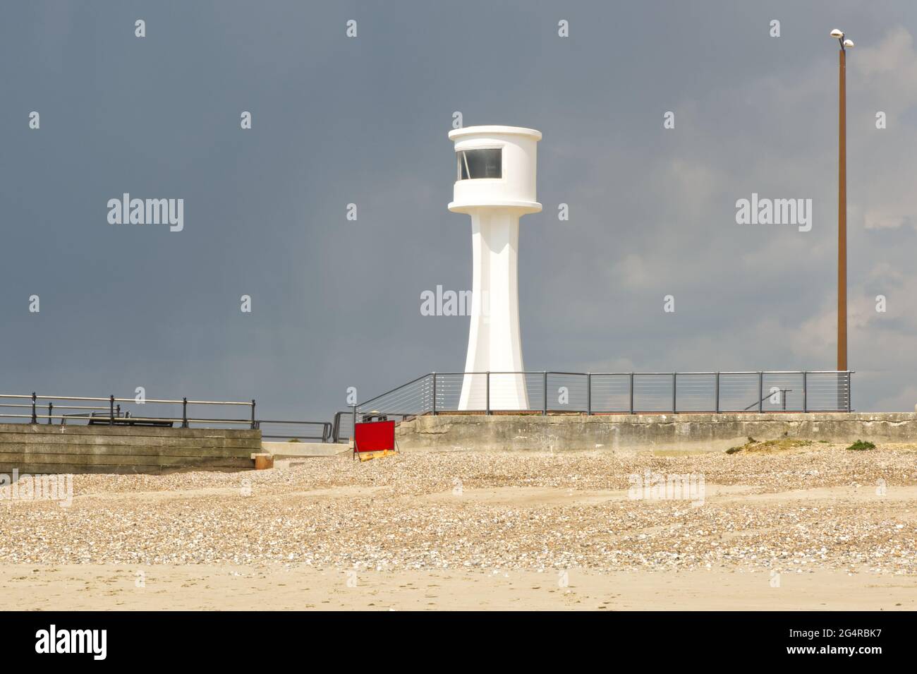 Lighthouse at harbour entrance, Littlehampton, West Sussex, England ...