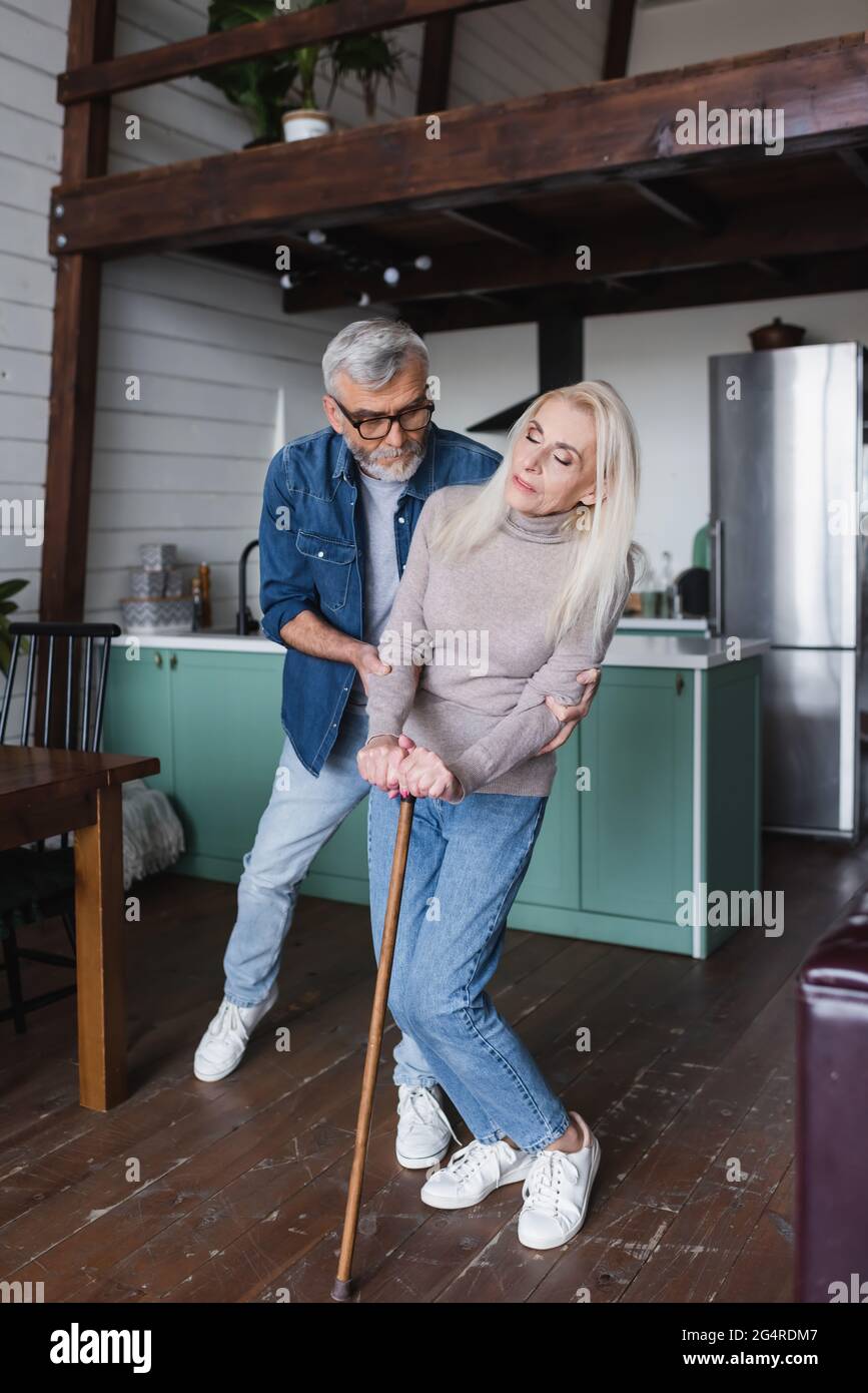 Sick elderly people hi-res stock photography and images - Alamy