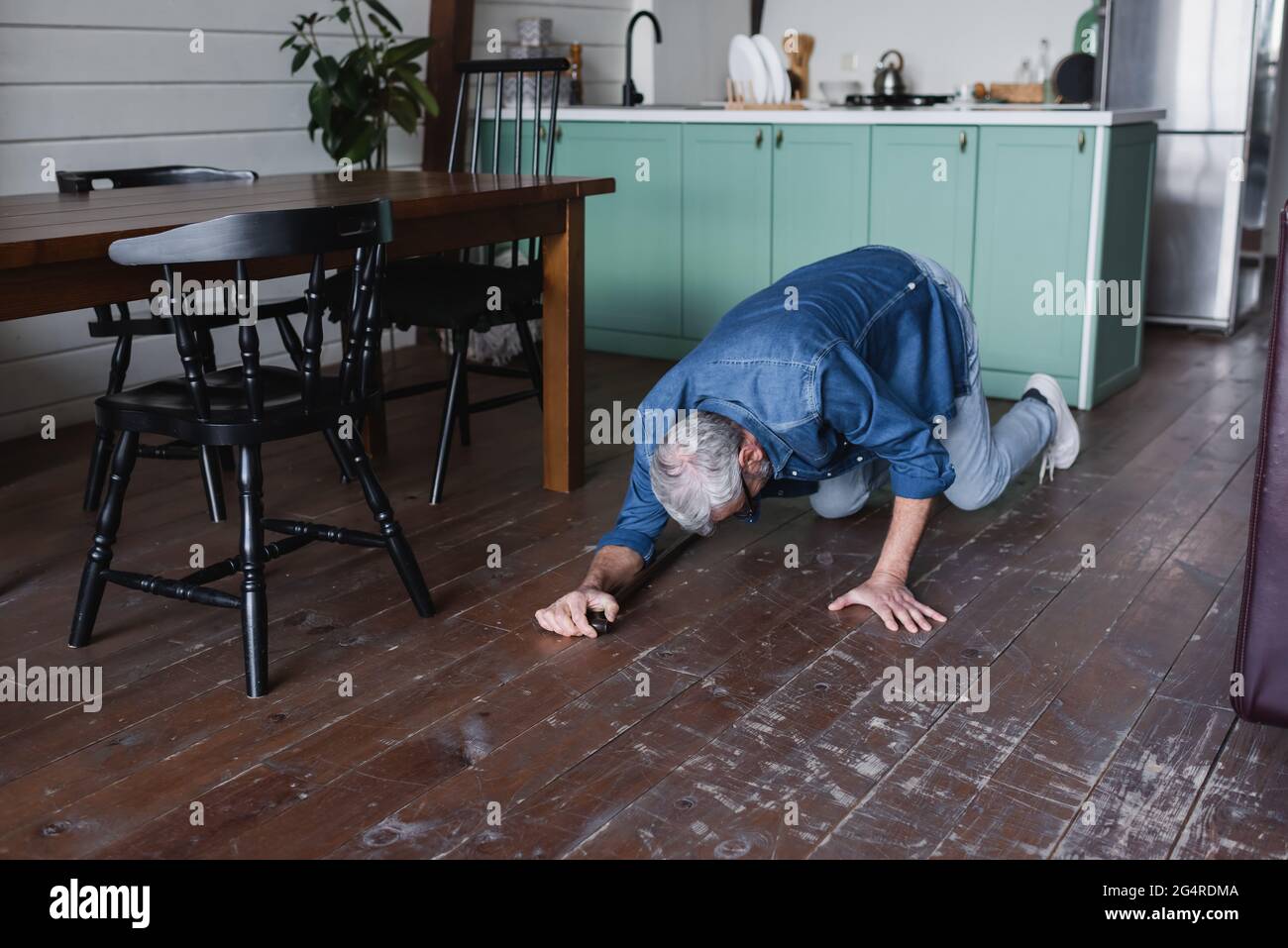 Person falling in the kitchen hi-res stock photography and images - Alamy