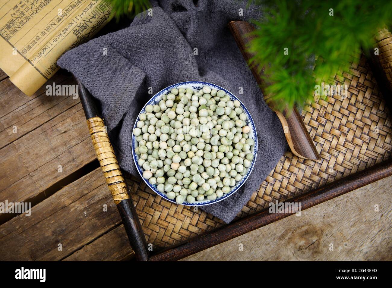 Chinese bush pea hi-res stock photography and images - Alamy