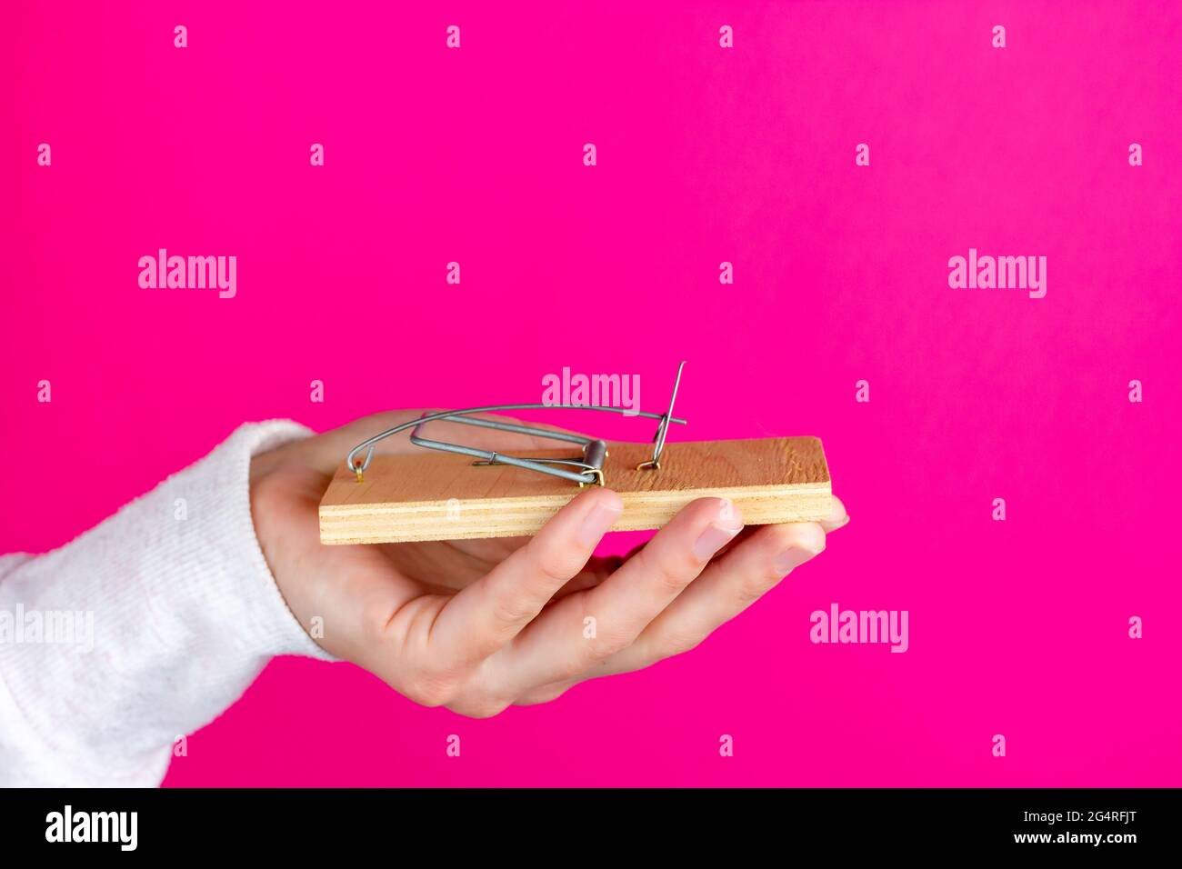 Human hand with a mousetrap. Mouse trap Stock Photo - Alamy