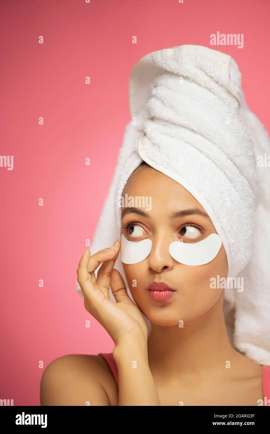 Girl patches on one eyes hi-res stock photography and images - Alamy