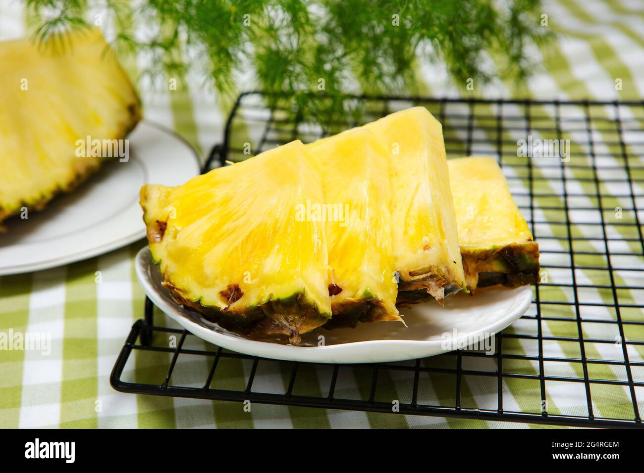 Pineapple cross section fruit slice hi-res stock photography and images ...