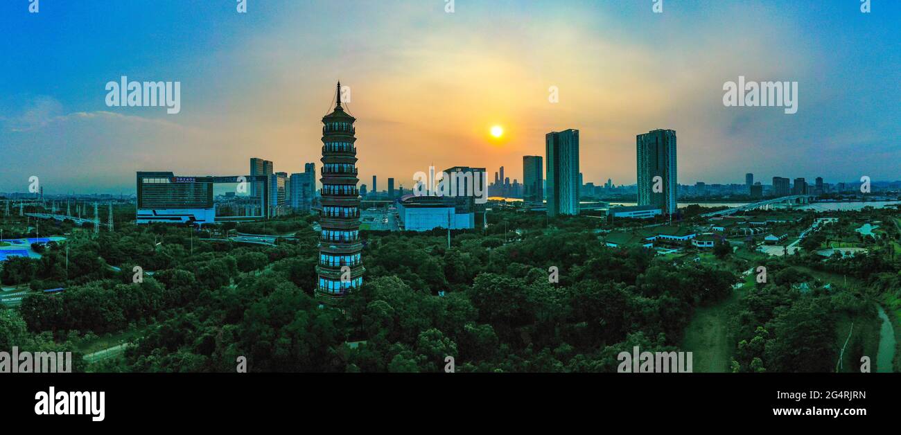 Chinese sign guangdong hi-res stock photography and images - Alamy