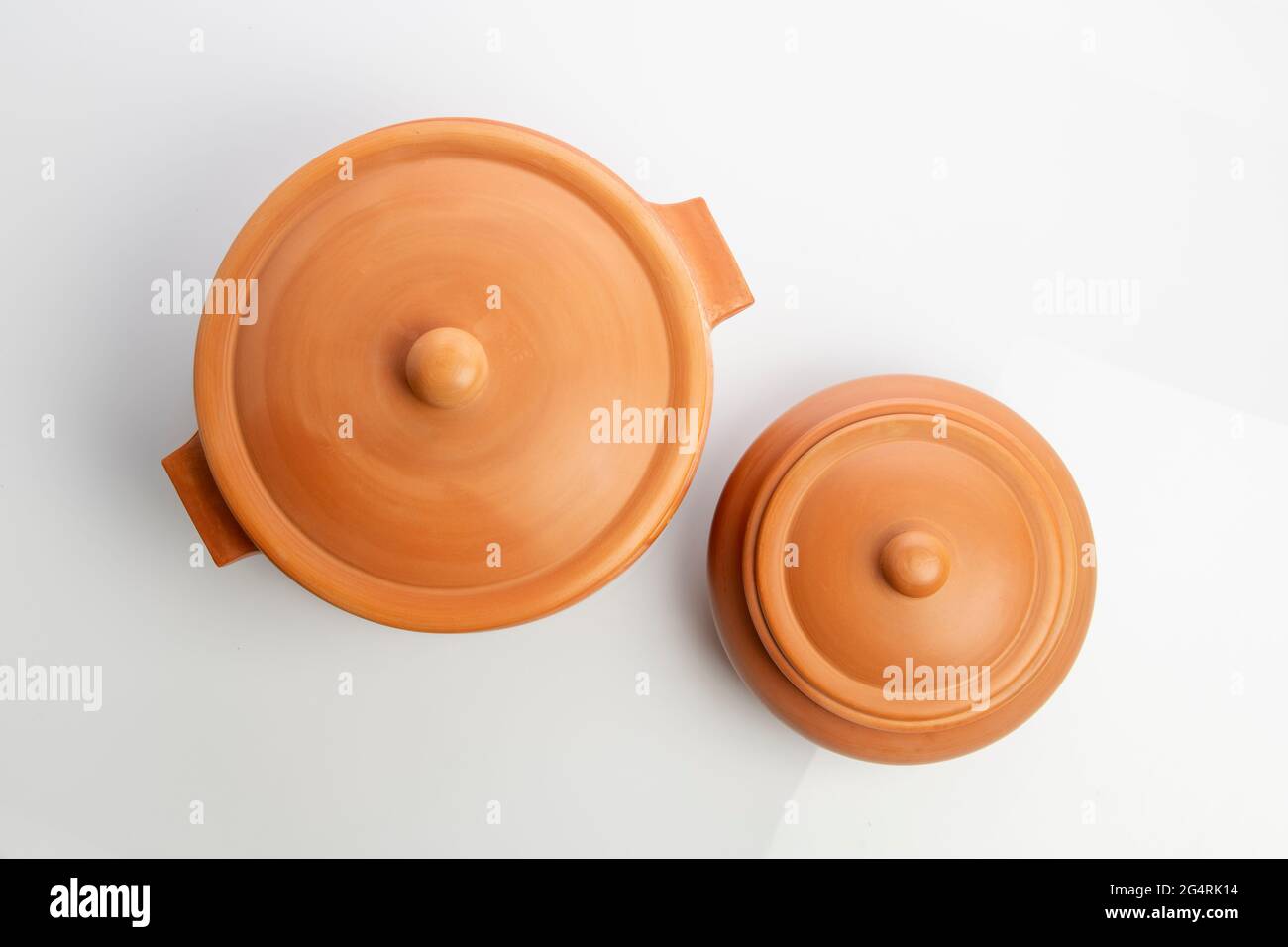Clay cooking pots hi-res stock photography and images - Alamy