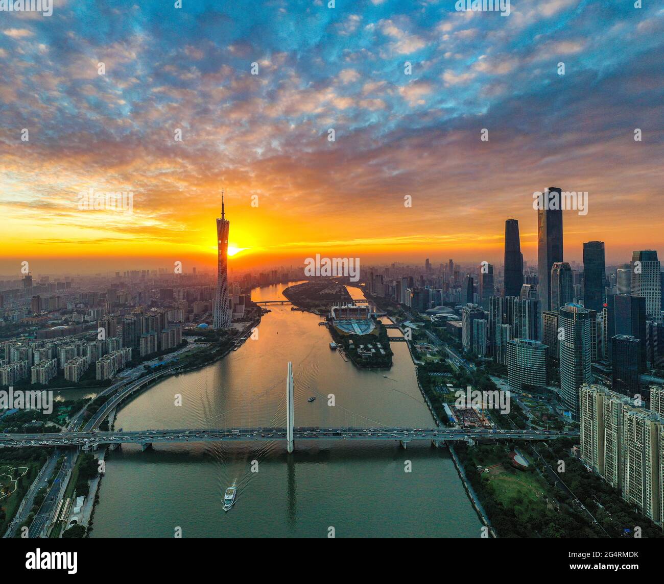 Sunset guangzhou river liede bridge hi-res stock photography and images ...