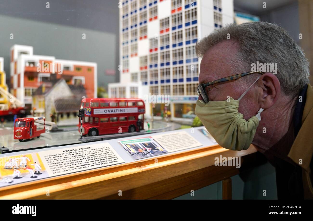 Lego display case hi-res stock photography and images - Alamy