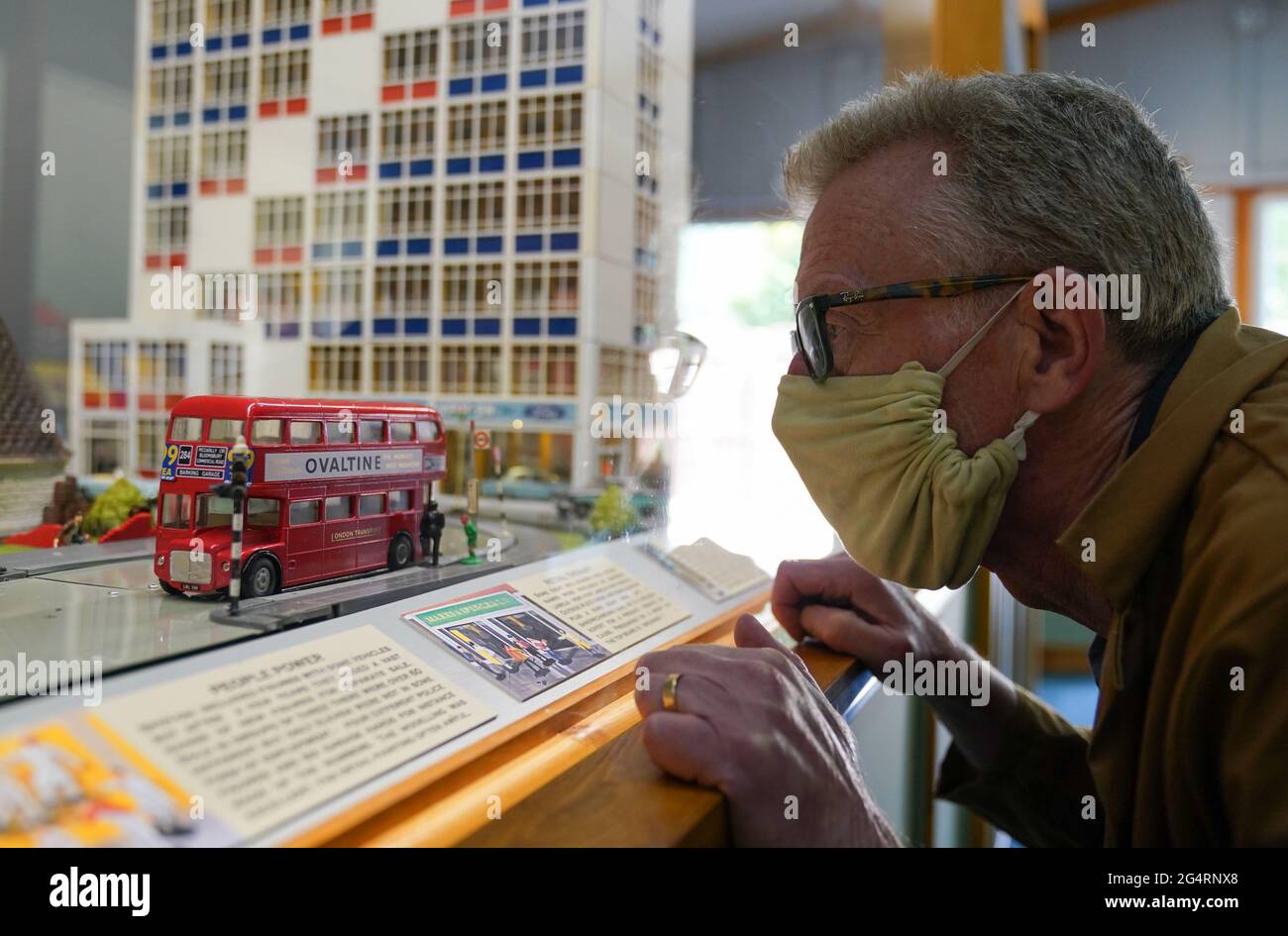 Lego display case hi-res stock photography and images - Alamy