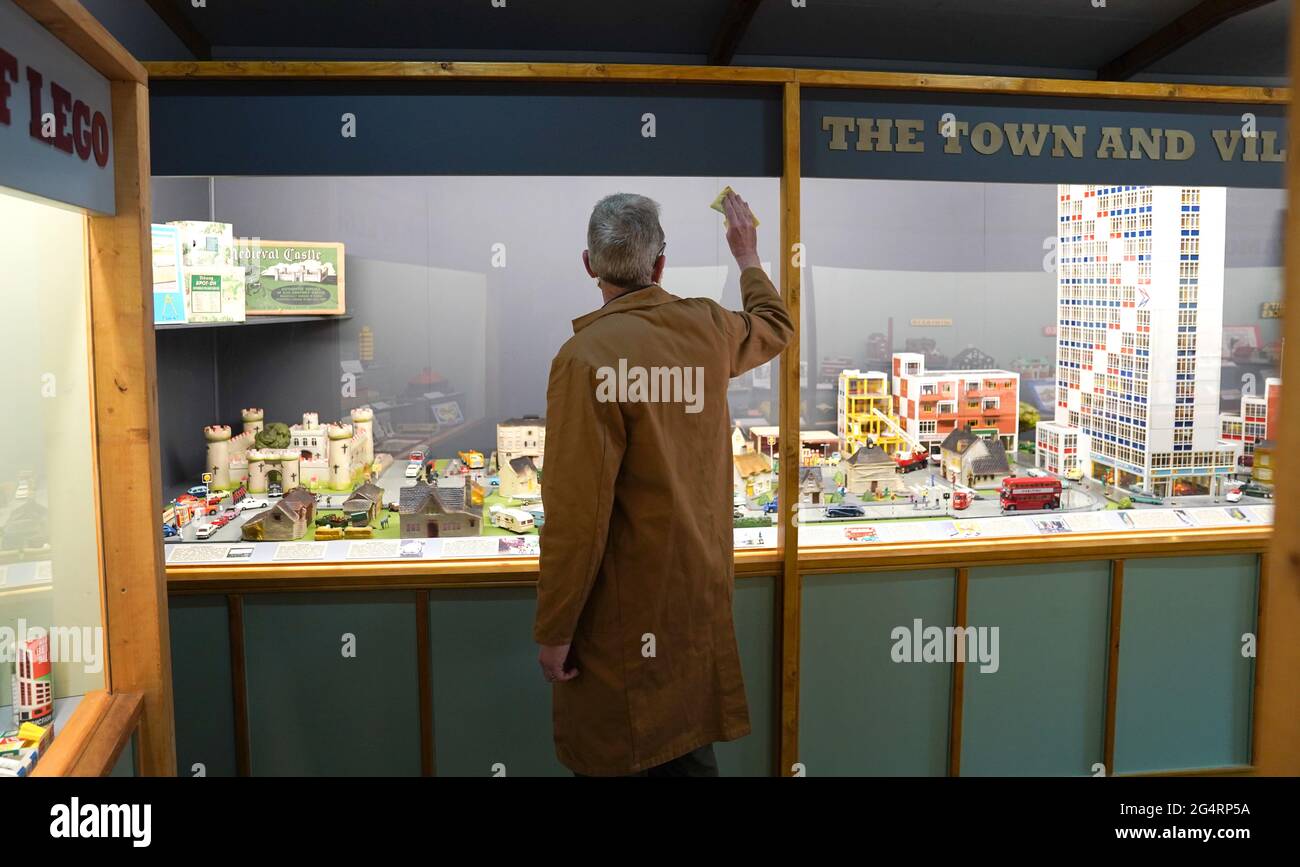 Lego display case hi-res stock photography and images - Alamy