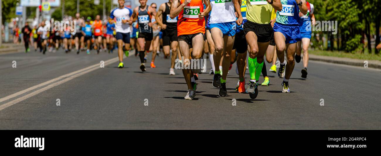 large group male runners athletes run marathon race Stock Photo - Alamy