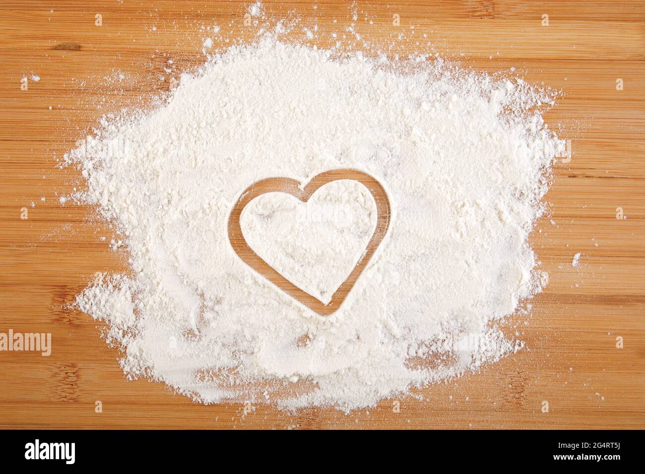 Flour heart hi-res stock photography and images - Alamy