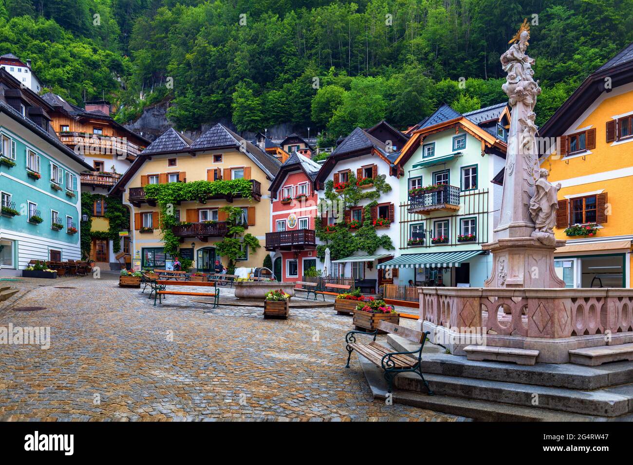 Scenic picture-postcard view of famous Hallstatt mountain village in ...