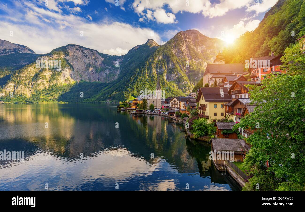 Scenic picture-postcard view of famous Hallstatt mountain village in the Austrian Alps ...