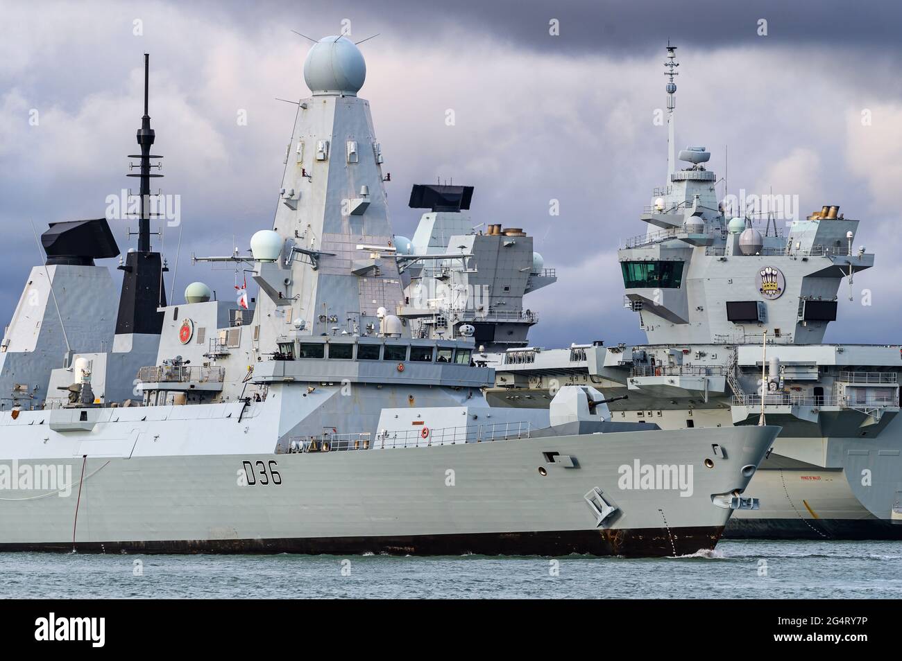The Royal Navy Type 45 guided missile destroyer HMS Defender (D36 ...