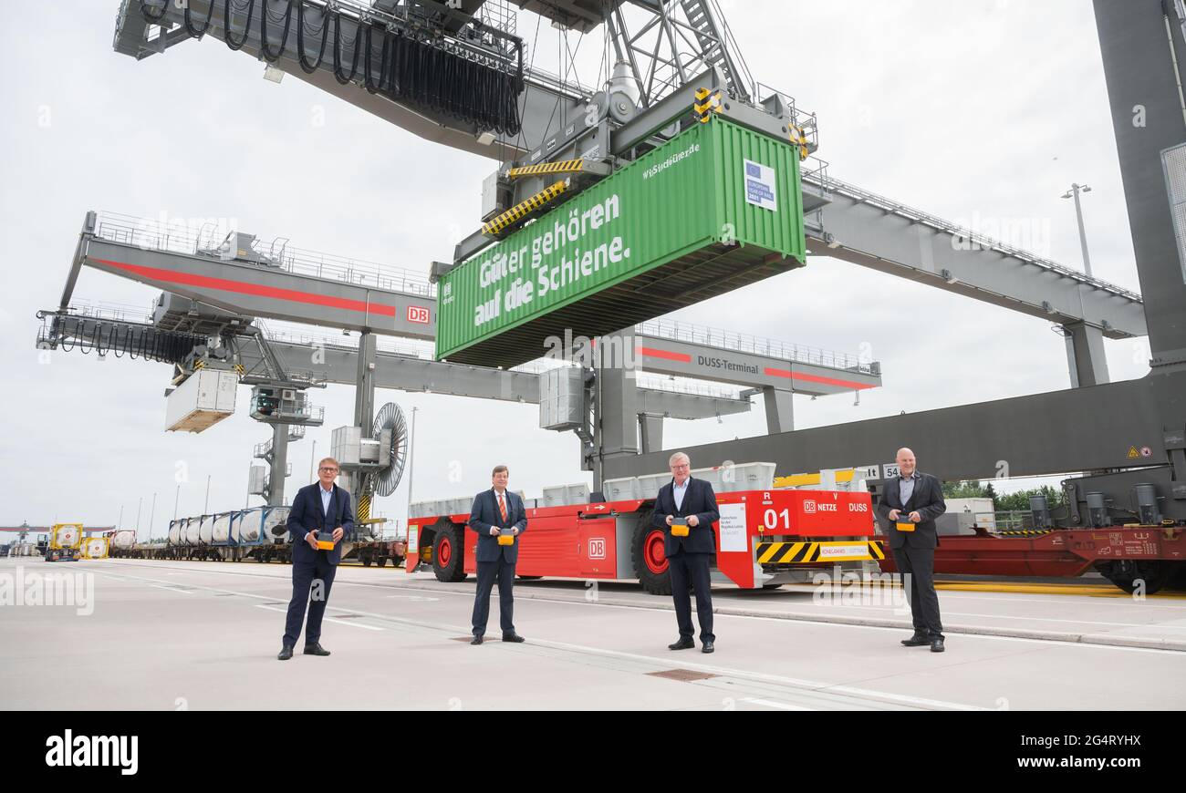 Containers loaded onto freight trains hi-res stock photography and ...