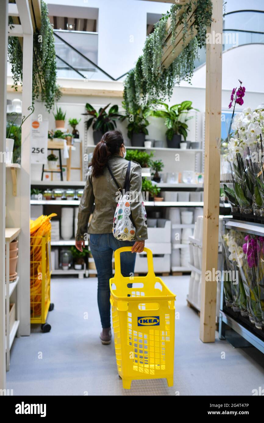 Ikea paris hi-res stock photography and images - Alamy