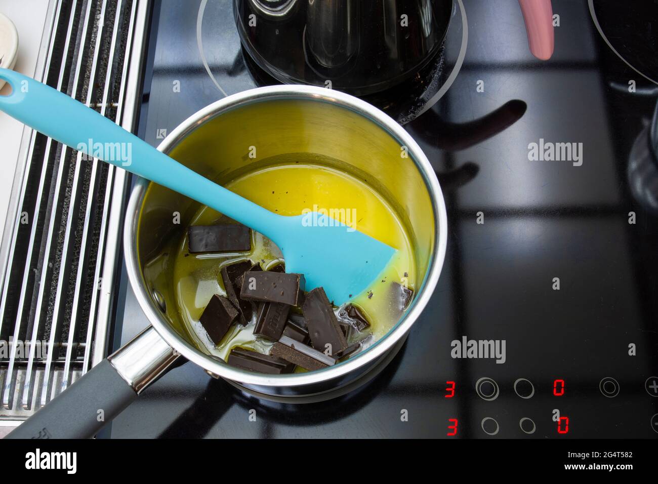 Melting butter and chocolate in a saucepan Stock Photo - Alamy