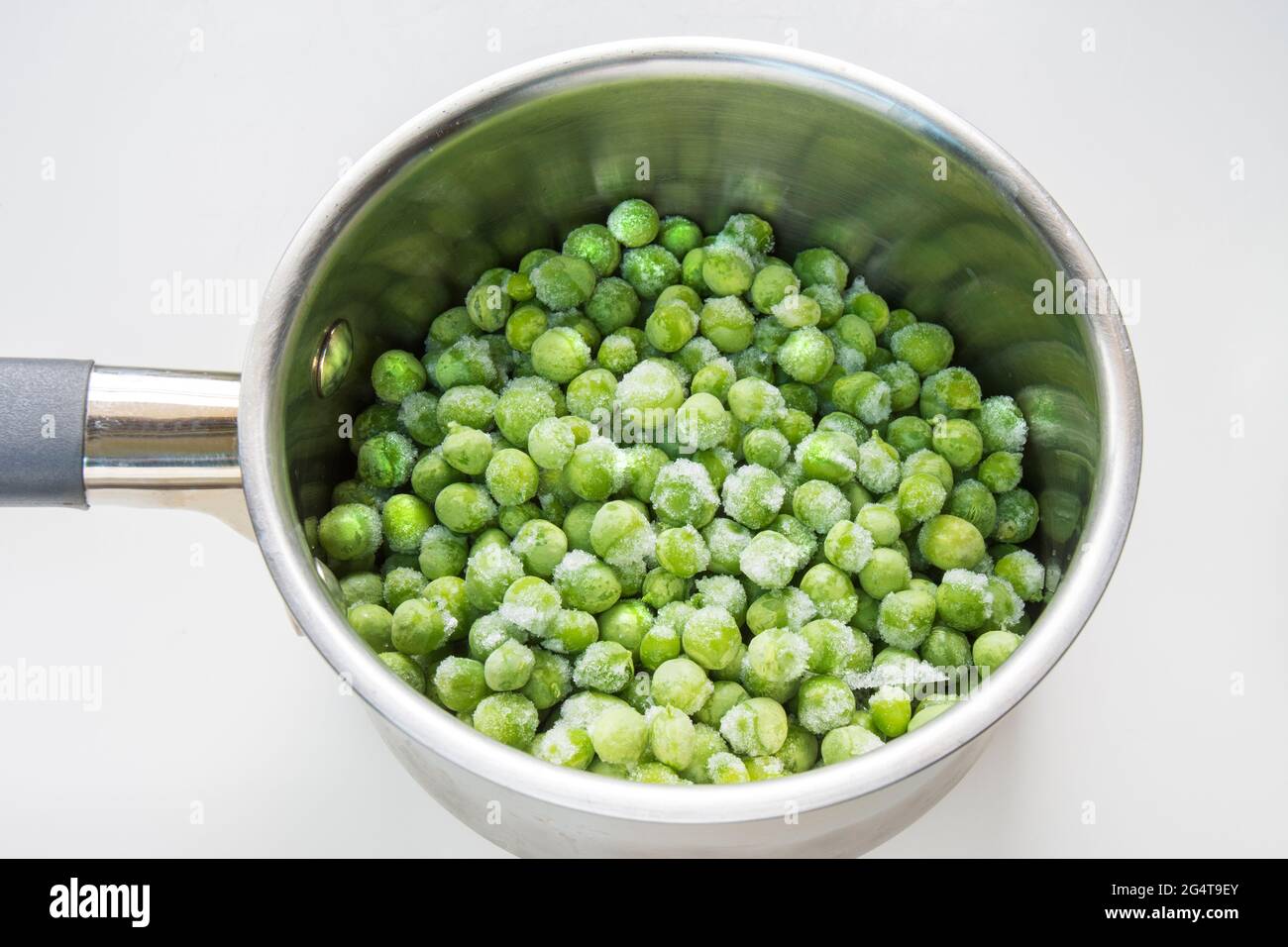Peas frozen pile hi-res stock photography and images - Alamy