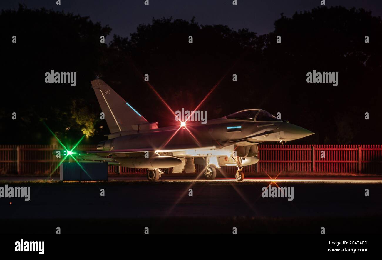 Military aircraft pictures hi-res stock photography and images - Alamy