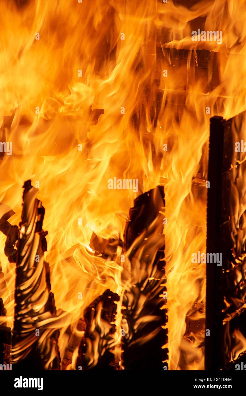 intense heat in flames of fire in a bonfire Stock Photo - Alamy