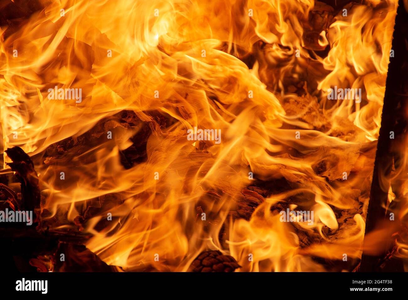 intense heat in flames of fire in a bonfire Stock Photo - Alamy